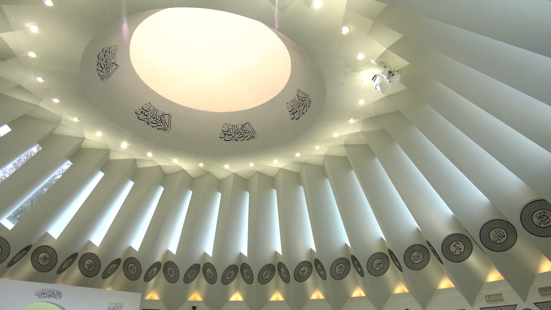 Watch MTA1 World live